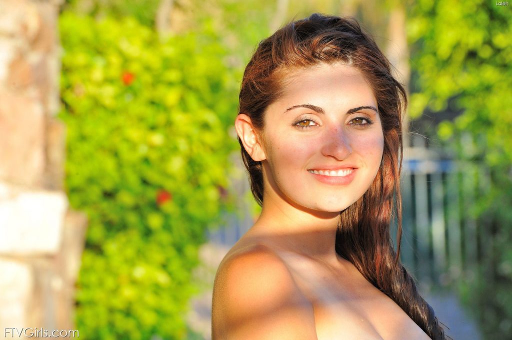 LALEH MODÈLE. 14 portraits de nu signées Rob Simyar