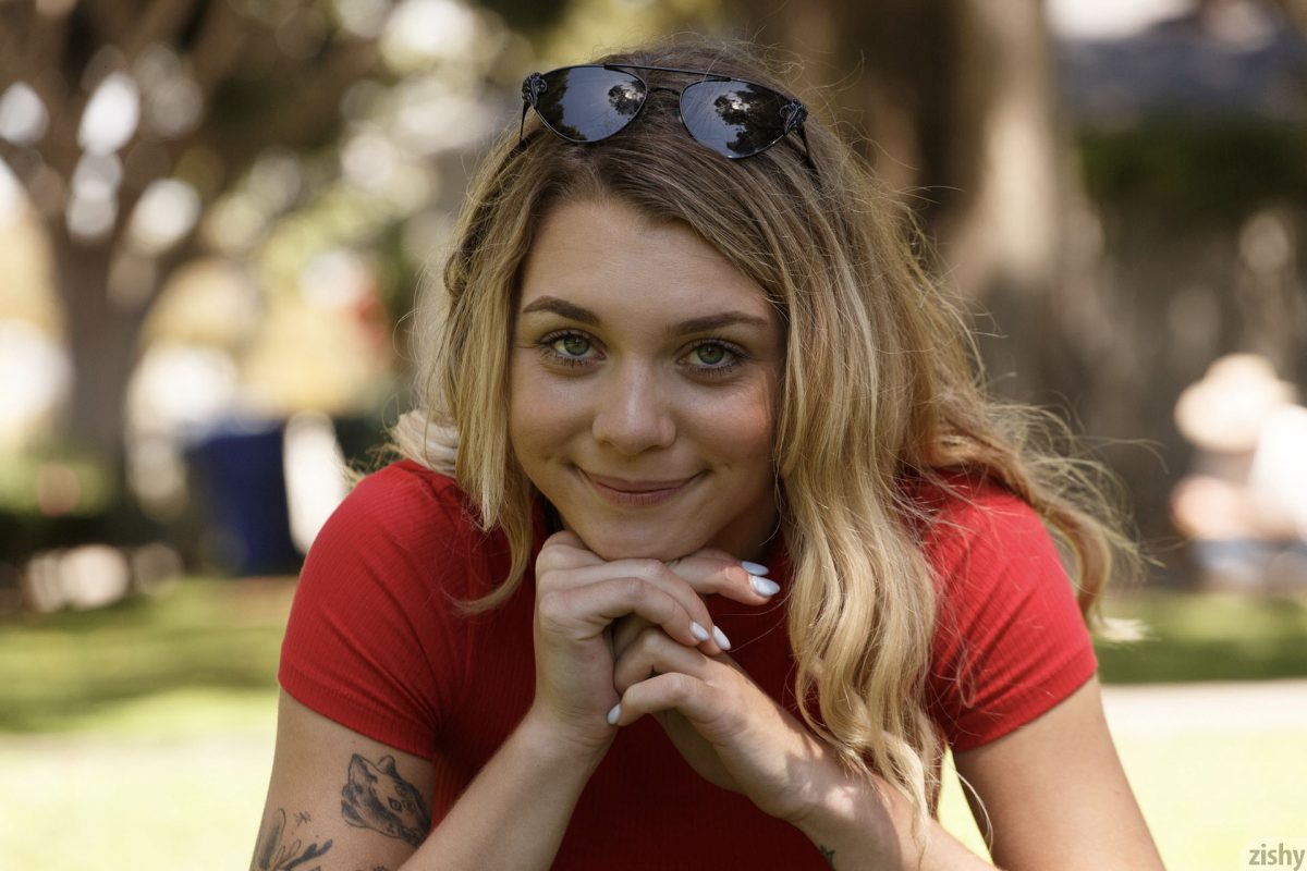 Gabbie Carter Par Zach Venice © Zishy Partenaire Officiel De Nuexpo